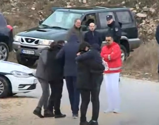 Potresne scene iz Posušja: Roditelji nastradalih tinejdžera SKRHANI, jedva stoje na nogama (FOTO ...