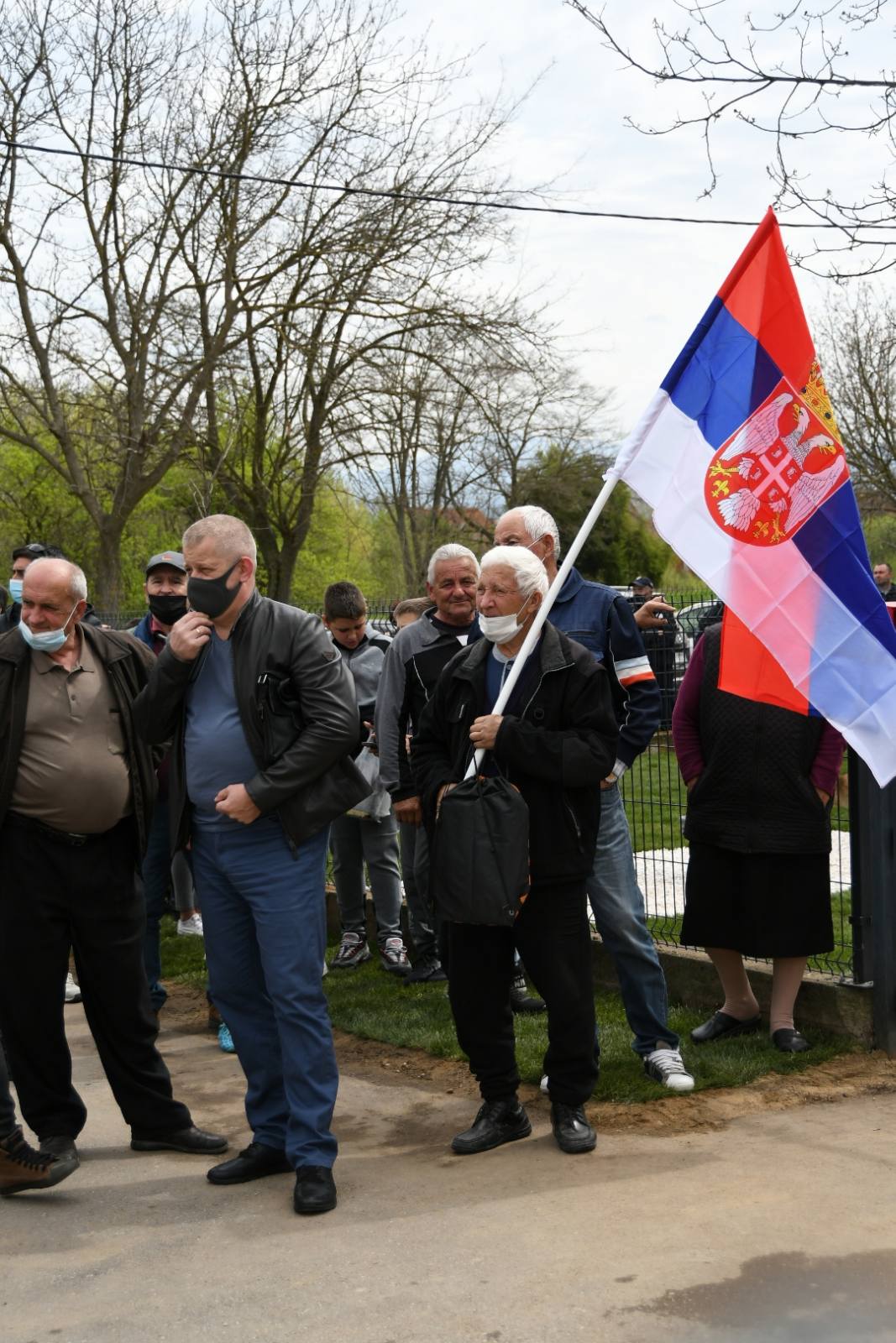 "Predsedniče, Pukovac je uz Vas": Meštani na ulicama, dočekuju Vučića ...