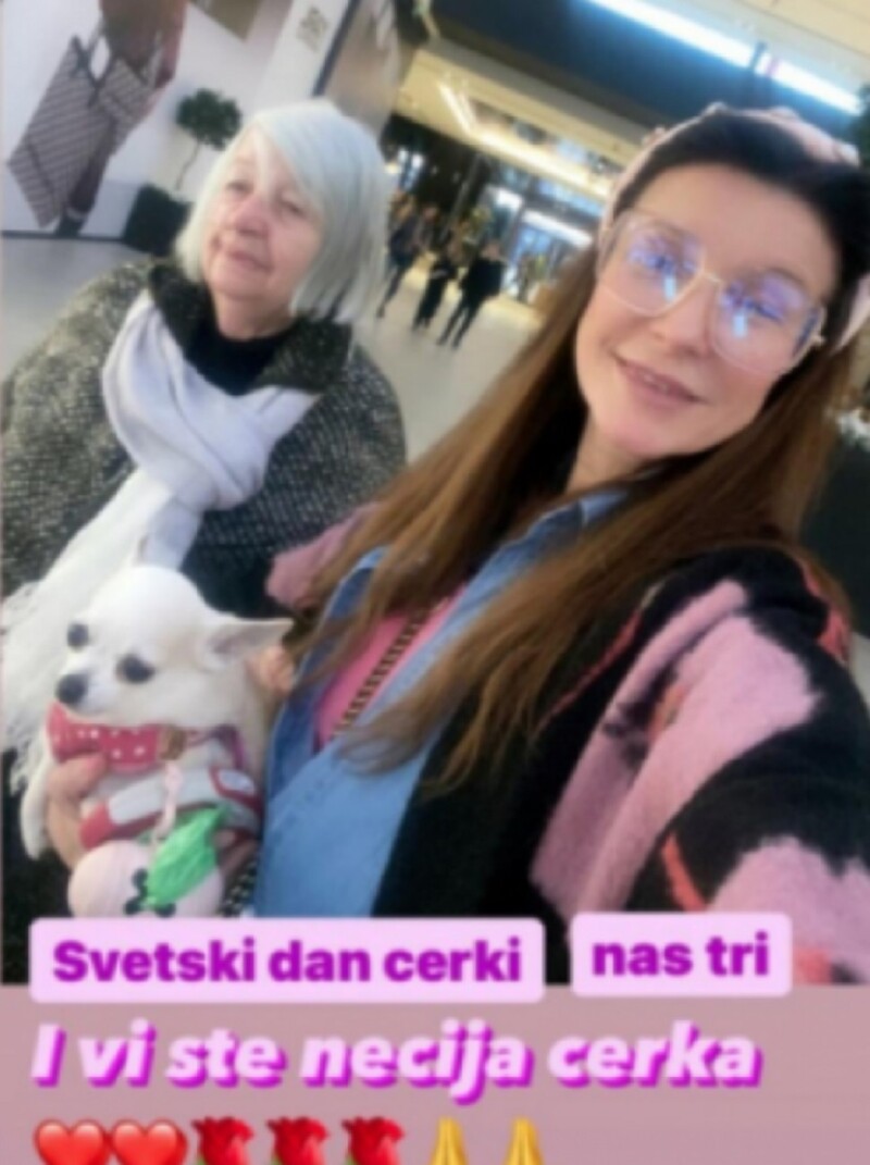 Ovo je MAJKA Snežane Dakić: Retko je viđamo u javnosti, a sada su pozirale DIVNIM povodom (FOTO ...