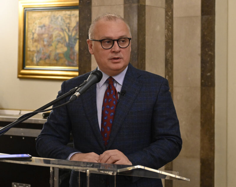 Sa 22 diplomirala, sa 25 postala DIREKTORKA: Ovo je žena Gorana Vesića ...