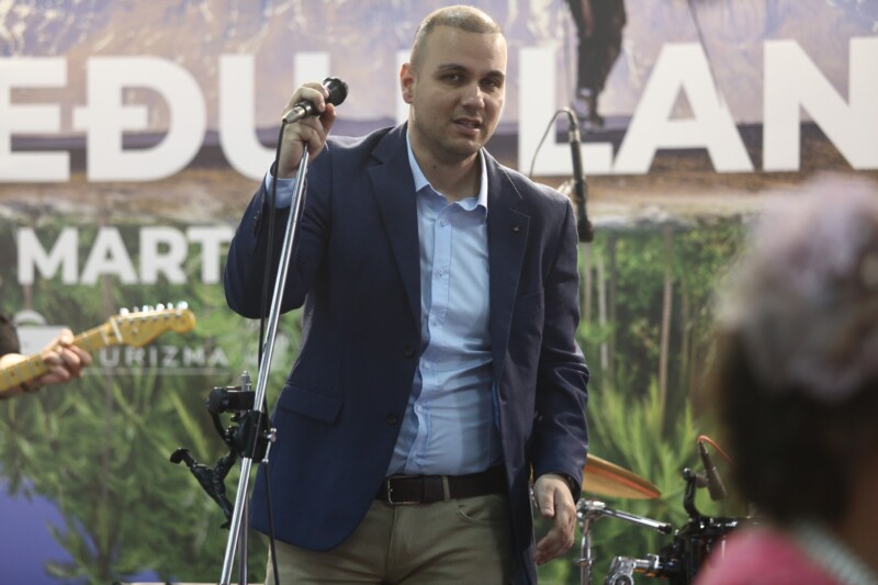 Naš pevač o periodu kada nije imao DINARA u džepu: "Kasnio sam sa ...