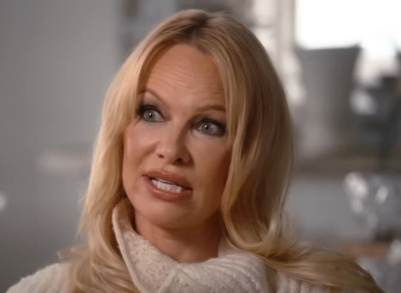 "Oduzimaš nam dah": Slavna glumica i u 56. godini izgleda očaravajuće ...