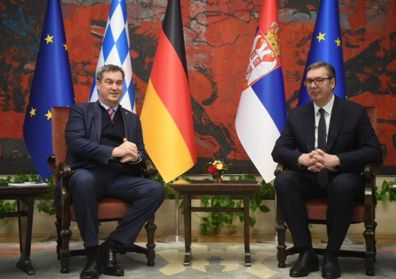 Predsednik sa Zederom: Vučić odlikovao premijera Bavarske velikim ordenom Srbije na lenti (FOTO ...