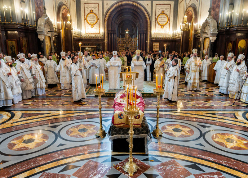 Sahranjen Episkop moravički Antonije, svetu Liturgiju služili patrijarh ... Sahranjen Episkop moravički Antonije, svetu Liturgiju služili patrijarh ...